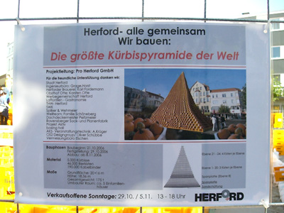 Kürbispyramide in Herford2006